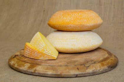 Elite. Oak Smoked Organic Ashdwon Forester Cheese 800g – FreshFood2u